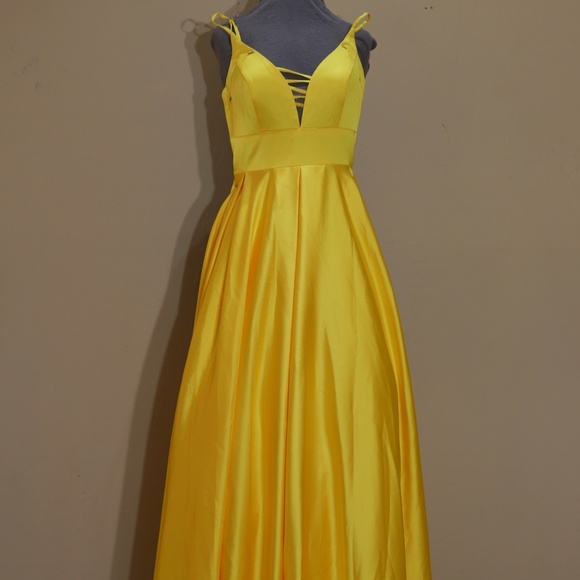 Alyce Paris | Dresses | Alyce Satin Aline Plunging Neckline Prom Dress ...